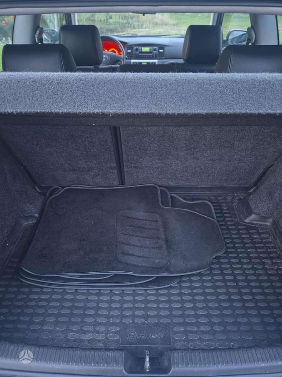Grey Toyota Corolla 2002 in Utena, with an engine capacity of 1.80 L and mileage of 122 thousand km for 8850 €, photo 22 on AUTOMOTO.COM.LV