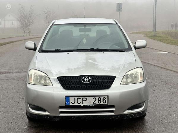 Grey Toyota Corolla 2003 in Vilnius, with an engine capacity of 1.40 L and mileage of 180 thousand km for 699 €, photo 2 on AUTOMOTO.COM.LV