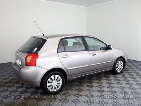Pelēks Toyota Corolla 2003 Tallina, ar dzinēja tilpumu 1.60 L un nobraukumu 273 tūkst. km par 699 €, foto 3 vietnē AUTOMOTO.COM.LV