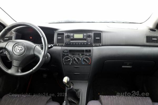 Pelēks Toyota Corolla 2003 Tallina, ar dzinēja tilpumu 1.60 L un nobraukumu 273 tūkst. km par 699 €, foto 5 vietnē AUTOMOTO.COM.LV