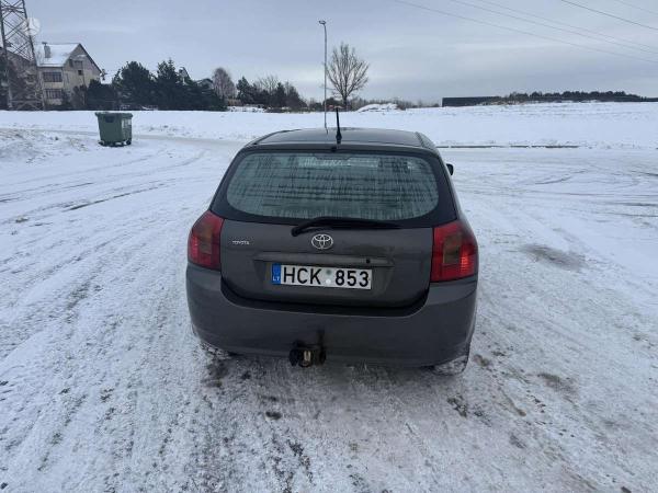 Pelēks Toyota Corolla 2003 Kauņa, ar dzinēja tilpumu 2.00 L un nobraukumu 335 tūkst. km par 650 €, foto 4 vietnē AUTOMOTO.COM.LV