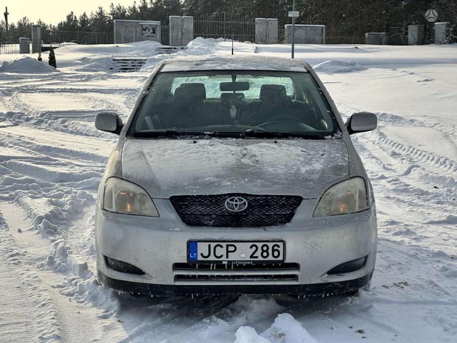 Pelēks Toyota Corolla 2003 Viļņa, ar dzinēja tilpumu 1.40 L un nobraukumu 190 tūkst. km par 499 €, foto 2 vietnē AUTOMOTO.COM.LV