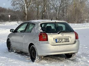 Pelēks Toyota Corolla 2003 Viļņa, ar dzinēja tilpumu 1.40 L un nobraukumu 190 tūkst. km par 499 €, foto 4 vietnē AUTOMOTO.COM.LV