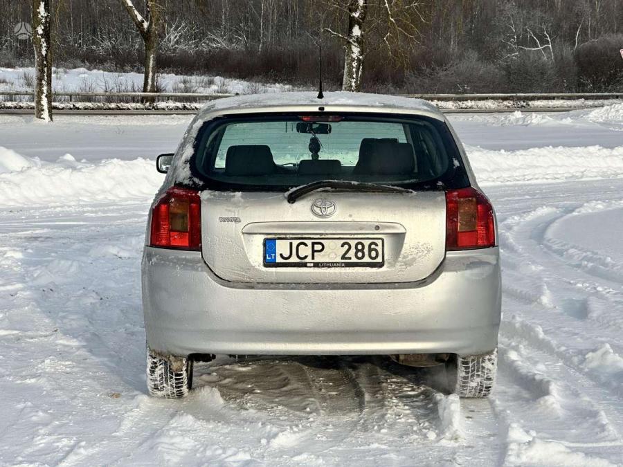 Pelēks Toyota Corolla 2003 Viļņa, ar dzinēja tilpumu 1.40 L un nobraukumu 190 tūkst. km par 499 €, foto 5 vietnē AUTOMOTO.COM.LV