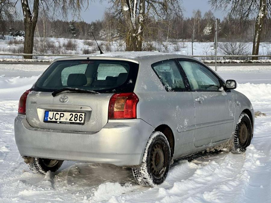 Pelēks Toyota Corolla 2003 Viļņa, ar dzinēja tilpumu 1.40 L un nobraukumu 190 tūkst. km par 499 €, foto 6 vietnē AUTOMOTO.COM.LV