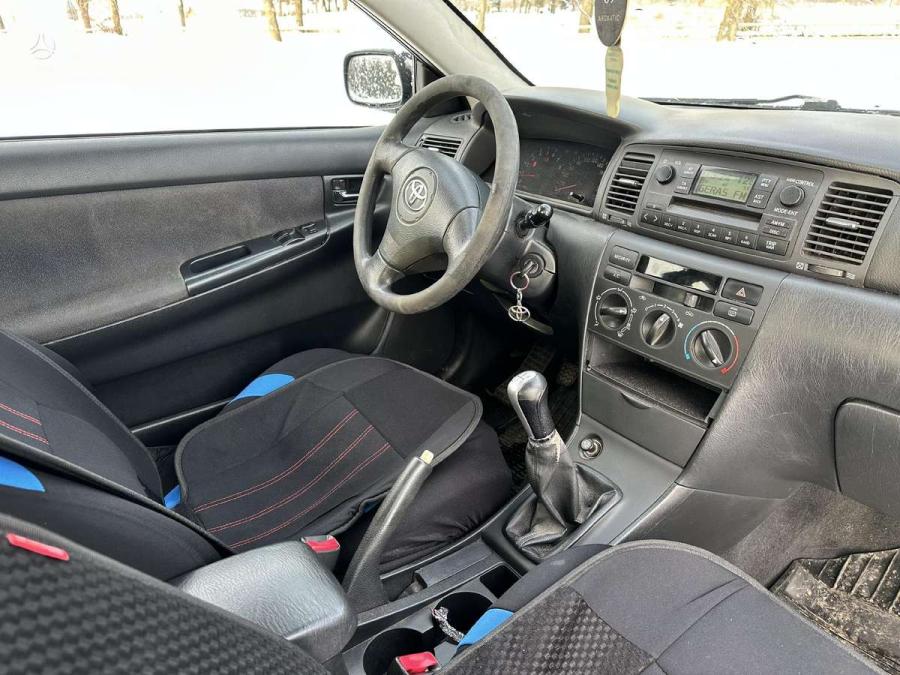 Pelēks Toyota Corolla 2003 Viļņa, ar dzinēja tilpumu 1.40 L un nobraukumu 190 tūkst. km par 499 €, foto 7 vietnē AUTOMOTO.COM.LV