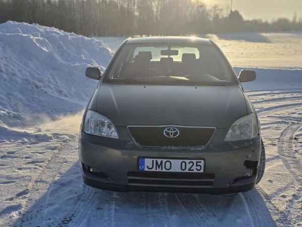 Grey Toyota Corolla 2003 in Svencionys, with an engine capacity of 2.00 L and mileage of 168 thousand km for 900 €, photo 6 on AUTOMOTO.COM.LV