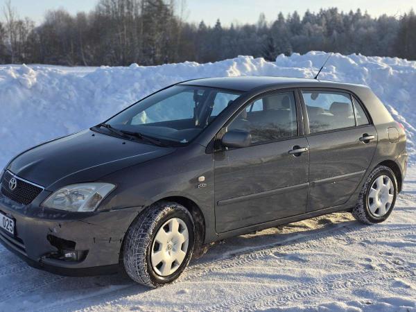 Grey Toyota Corolla 2003 in Svencionys, with an engine capacity of 2.00 L and mileage of 168 thousand km for 900 €, photo 7 on AUTOMOTO.COM.LV