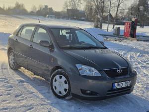 Pelēks Toyota Corolla 2003 Švenčionys, ar dzinēja tilpumu 2.00 L un nobraukumu 169 tūkst. km par 750 €, foto  vietnē AUTOMOTO.COM.LV