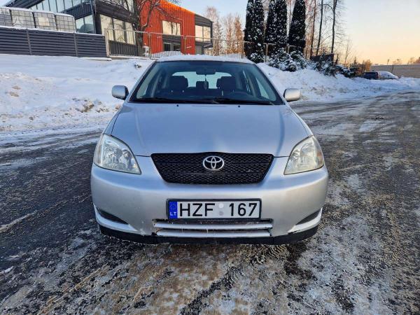 Pelēks Toyota Corolla 2003 Kauņa, ar dzinēja tilpumu 2.00 L un nobraukumu 350 tūkst. km par 1250 €, foto 2 vietnē AUTOMOTO.COM.LV