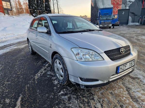 Pelēks Toyota Corolla 2003 Kauņa, ar dzinēja tilpumu 2.00 L un nobraukumu 350 tūkst. km par 1250 €, foto 3 vietnē AUTOMOTO.COM.LV