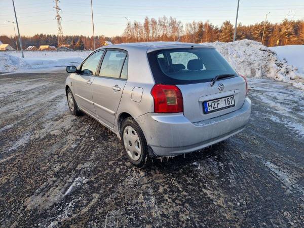 Pelēks Toyota Corolla 2003 Kauņa, ar dzinēja tilpumu 2.00 L un nobraukumu 350 tūkst. km par 1250 €, foto 7 vietnē AUTOMOTO.COM.LV