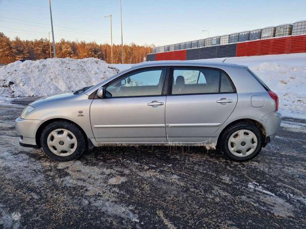 Pelēks Toyota Corolla 2003 Kauņa, ar dzinēja tilpumu 2.00 L un nobraukumu 350 tūkst. km par 1250 €, foto 8 vietnē AUTOMOTO.COM.LV