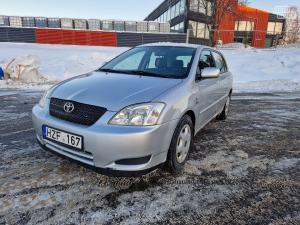 Pelēks Toyota Corolla 2003 Kauņa, ar dzinēja tilpumu 2.00 L un nobraukumu 350 tūkst. km par 1200 €, foto  vietnē AUTOMOTO.COM.LV