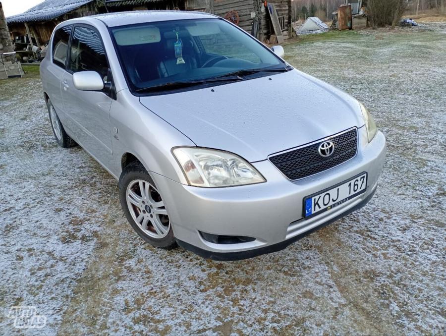 Pelēks Toyota Corolla 2003 Viļņa, ar dzinēja tilpumu 2.00 L un nobraukumu 349 tūkst. km par 950 €, foto 2 vietnē AUTOMOTO.COM.LV