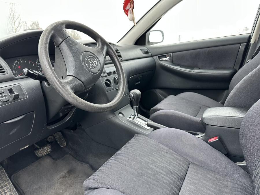 Pelēks Toyota Corolla 2003 Marijampole, ar dzinēja tilpumu 1.60 L un nobraukumu 200 tūkst. km par 2499 €, foto 7 vietnē AUTOMOTO.COM.LV
