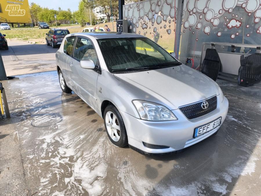 Grey Toyota Corolla 2003 in Vilnius, with an engine capacity of 2.00 L and mileage of 274 thousand km for 699 €, photo 1 on AUTOMOTO.COM.LV