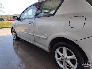 Grey Toyota Corolla 2003 in Vilnius, with an engine capacity of 2.00 L and mileage of 274 thousand km for 699 €, photo 4 on AUTOMOTO.COM.LV
