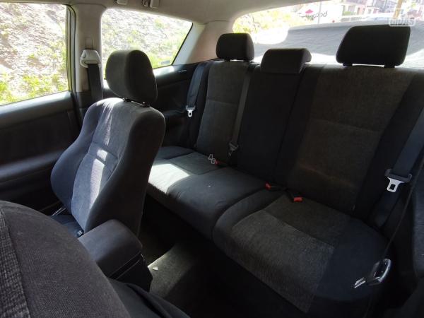 Pelēks Toyota Corolla 2003 Viļņa, ar dzinēja tilpumu 2.00 L un nobraukumu 274 tūkst. km par 699 €, foto 5 vietnē AUTOMOTO.COM.LV
