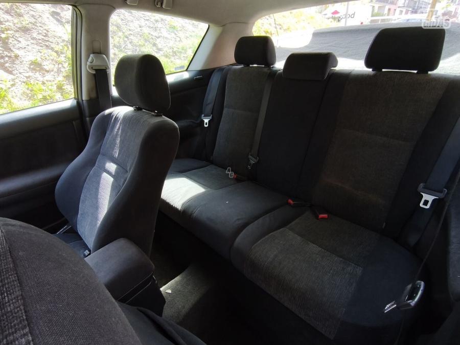 Grey Toyota Corolla 2003 in Vilnius, with an engine capacity of 2.00 L and mileage of 274 thousand km for 699 €, photo 6 on AUTOMOTO.COM.LV