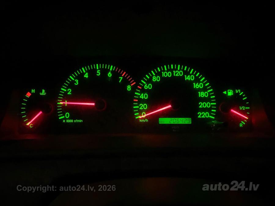 Grey Toyota Corolla 2003 in Tallinn, with an engine capacity of 1.40 L and mileage of 200 thousand km for 1999 €, photo 18 on AUTOMOTO.COM.LV