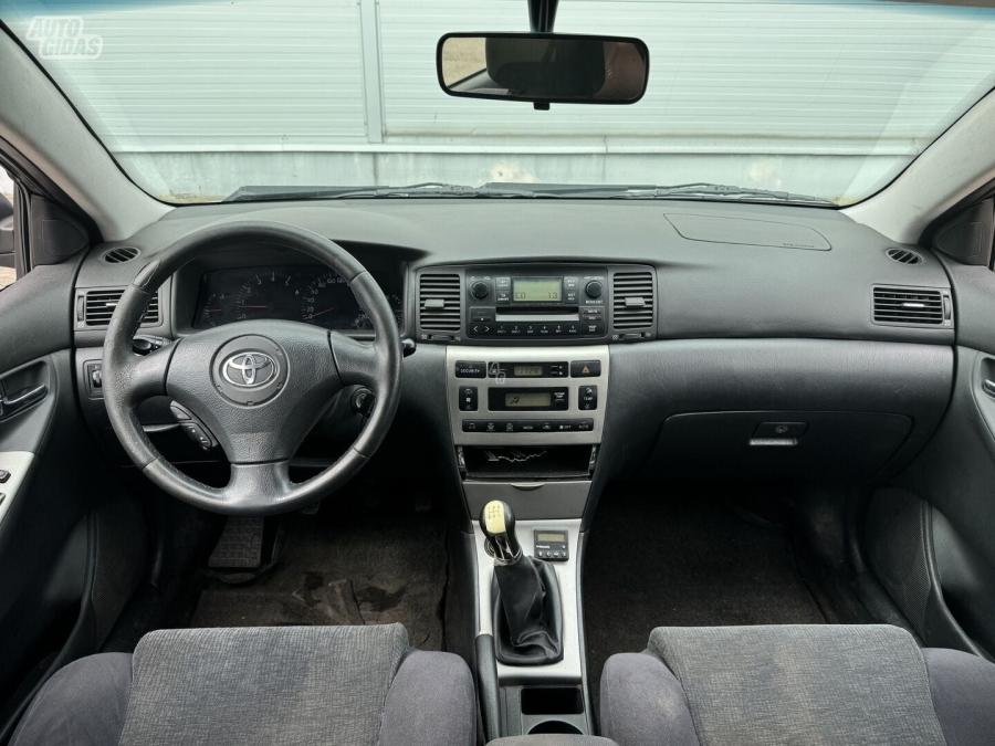 Grey Toyota Corolla 2003 in Panevezys, with an engine capacity of 2.00 L and mileage of 322 thousand km for 1050 €, photo 11 on AUTOMOTO.COM.LV