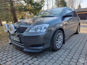 Pelēks Toyota Corolla 2003 Viļņa, ar dzinēja tilpumu 1.40 L un nobraukumu 118 tūkst. km par 4500 €, foto 3 vietnē AUTOMOTO.COM.LV