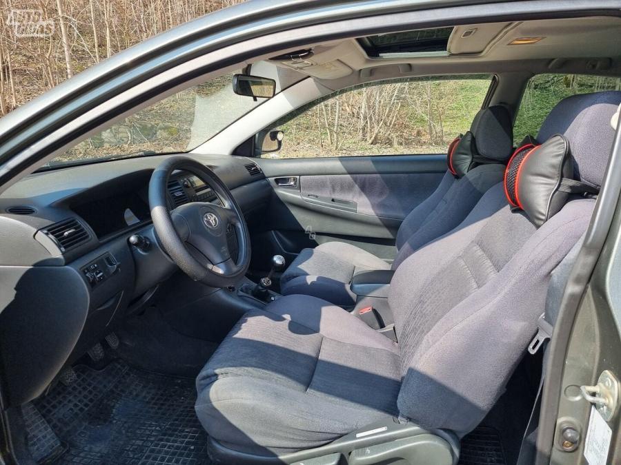 Pelēks Toyota Corolla 2003 Viļņa, ar dzinēja tilpumu 1.40 L un nobraukumu 118 tūkst. km par 4500 €, foto 7 vietnē AUTOMOTO.COM.LV