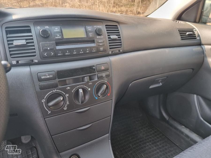 Pelēks Toyota Corolla 2003 Viļņa, ar dzinēja tilpumu 1.40 L un nobraukumu 118 tūkst. km par 4500 €, foto 8 vietnē AUTOMOTO.COM.LV