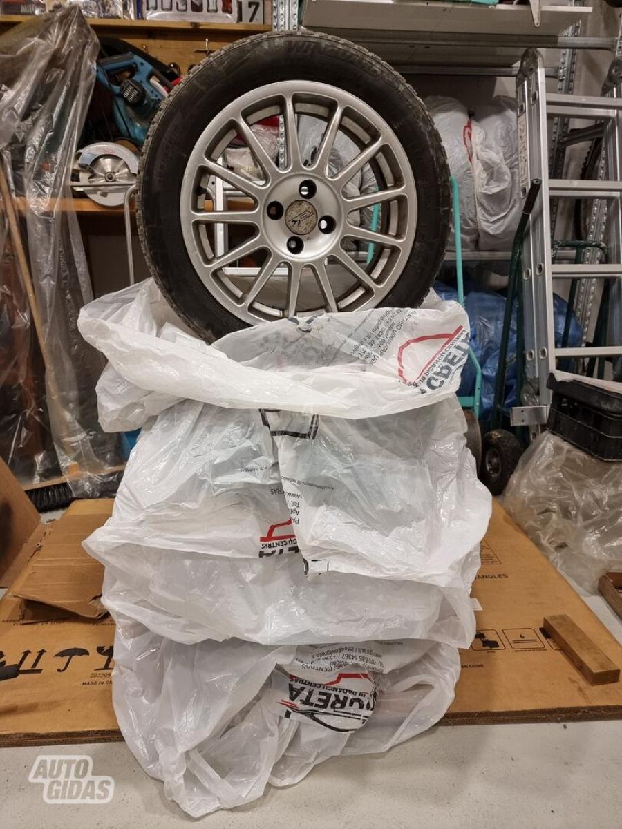 Pelēks Toyota Corolla 2003 Viļņa, ar dzinēja tilpumu 1.40 L un nobraukumu 118 tūkst. km par 4500 €, foto 12 vietnē AUTOMOTO.COM.LV