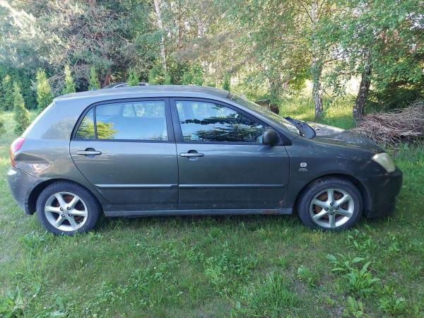 Grey Toyota Corolla 2003 in Klaipeda, with an engine capacity of 2.00 L and mileage of 347 thousand km for 800 €, photo 5 on AUTOMOTO.COM.LV