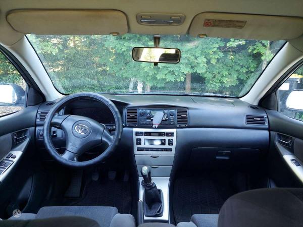Grey Toyota Corolla 2003 in Klaipeda, with an engine capacity of 2.00 L and mileage of 347 thousand km for 800 €, photo 6 on AUTOMOTO.COM.LV
