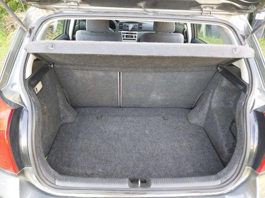 Pelēks Toyota Corolla 2003 Klaipėda, ar dzinēja tilpumu 2.00 L un nobraukumu 347 tūkst. km par 800 €, foto 9 vietnē AUTOMOTO.COM.LV