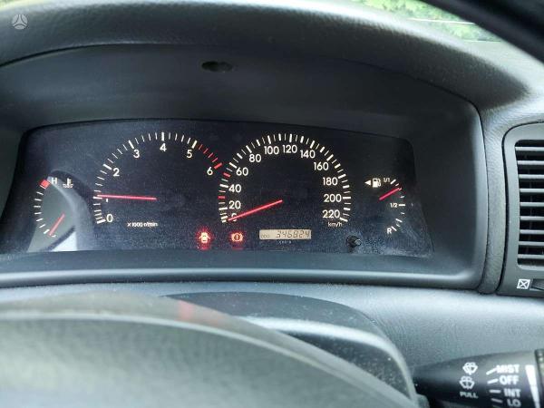 Grey Toyota Corolla 2003 in Klaipeda, with an engine capacity of 2.00 L and mileage of 347 thousand km for 800 €, photo 10 on AUTOMOTO.COM.LV