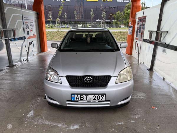 Pelēks Toyota Corolla 2003 Viļņa, ar dzinēja tilpumu 1.40 L un nobraukumu 280 tūkst. km par 1250 €, foto 2 vietnē AUTOMOTO.COM.LV