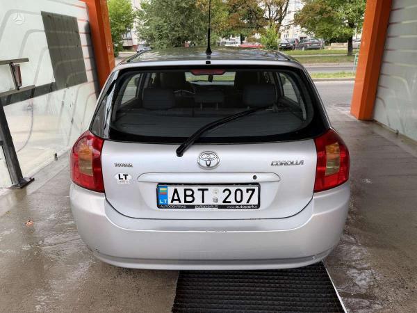 Pelēks Toyota Corolla 2003 Viļņa, ar dzinēja tilpumu 1.40 L un nobraukumu 280 tūkst. km par 1250 €, foto 5 vietnē AUTOMOTO.COM.LV