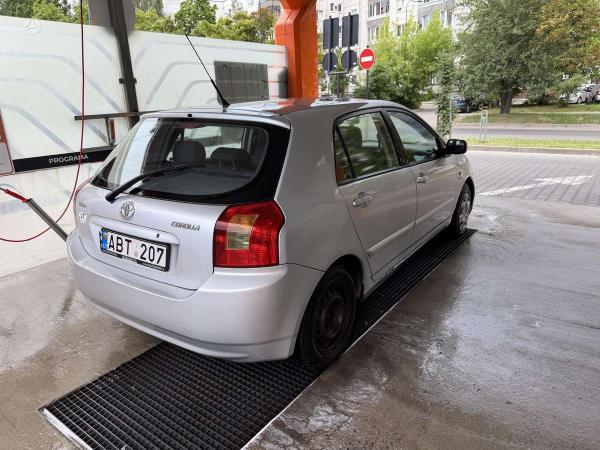 Pelēks Toyota Corolla 2003 Viļņa, ar dzinēja tilpumu 1.40 L un nobraukumu 280 tūkst. km par 1250 €, foto 6 vietnē AUTOMOTO.COM.LV