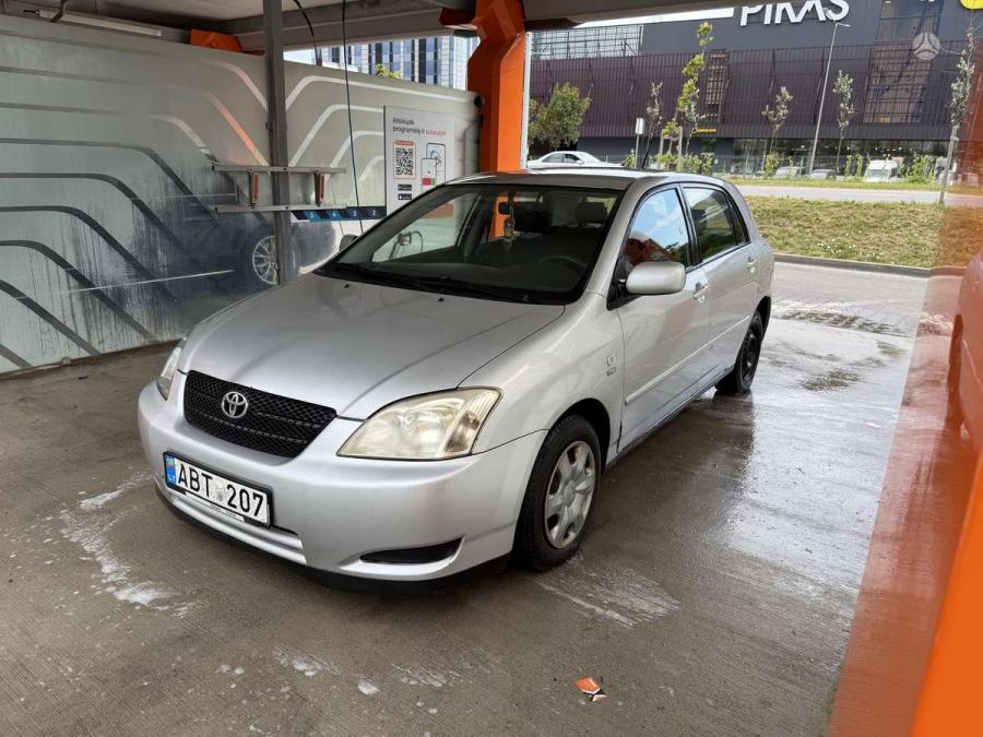 Grey Toyota Corolla 2003 in Vilnius, with an engine capacity of 1.40 L and mileage of 280 thousand km for 1250 €, photo 4 on AUTOMOTO.COM.LV
