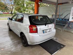 Grey Toyota Corolla 2003 in Vilnius, with an engine capacity of 1.40 L and mileage of 280 thousand km for 1250 €, photo 5 on AUTOMOTO.COM.LV