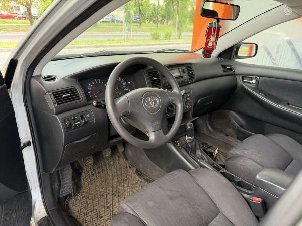 Grey Toyota Corolla 2003 in Vilnius, with an engine capacity of 1.40 L and mileage of 280 thousand km for 1250 €, photo 7 on AUTOMOTO.COM.LV