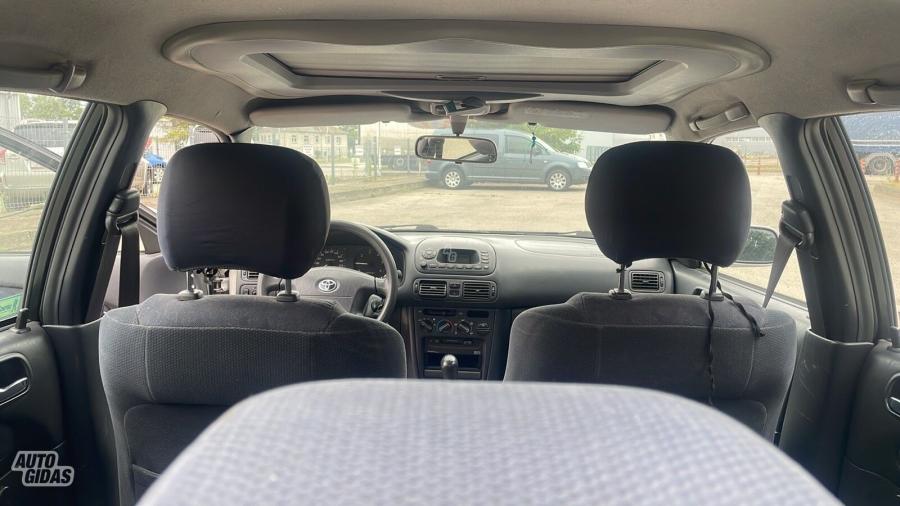 Pelēks Toyota Corolla 2003 Marijampole, ar dzinēja tilpumu 2.00 L un nobraukumu 200 tūkst. km par 1100 €, foto 11 vietnē AUTOMOTO.COM.LV