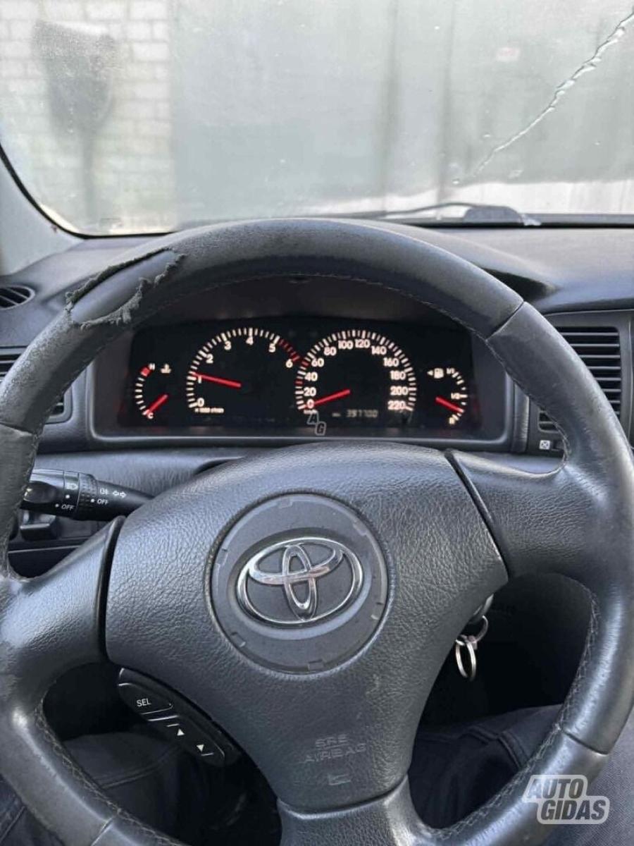 Pelēks Toyota Corolla 2003 Varėna, ar dzinēja tilpumu 2.00 L un nobraukumu 397 tūkst. km par 750 €, foto 3 vietnē AUTOMOTO.COM.LV