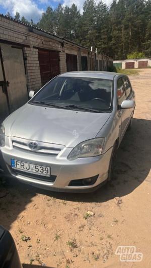 Pelēks Toyota Corolla 2003 Varėna, ar dzinēja tilpumu 2.00 L un nobraukumu 397 tūkst. km par 750 €, foto 8 vietnē AUTOMOTO.COM.LV