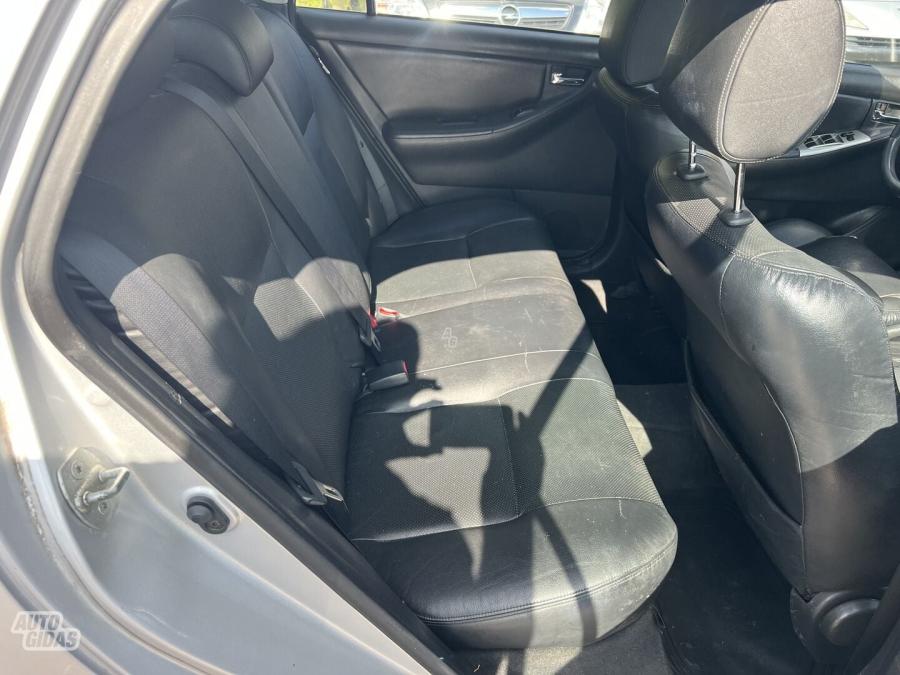 Grey Toyota Corolla 2003 in Siauliai, with an engine capacity of 2.00 L and mileage of 0 thousand km for 939 €, photo 19 on AUTOMOTO.COM.LV