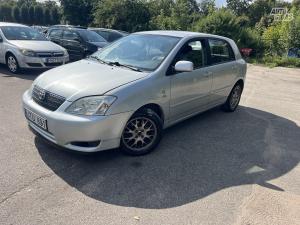 Pelēks Toyota Corolla 2003 Šauļi, ar dzinēja tilpumu 2.00 L un nobraukumu 0 tūkst. km par 939 €, foto 3 vietnē AUTOMOTO.COM.LV