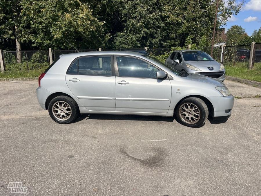 Pelēks Toyota Corolla 2003 Šauļi, ar dzinēja tilpumu 2.00 L un nobraukumu 0 tūkst. km par 939 €, foto 6 vietnē AUTOMOTO.COM.LV