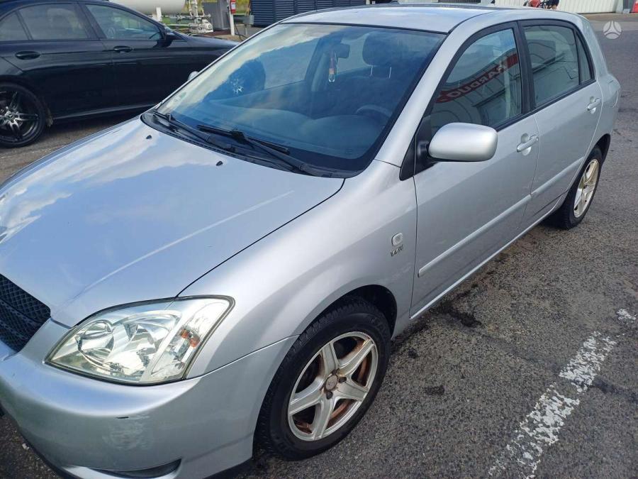 Grey Toyota Corolla 2003 in Vilnius, with an engine capacity of 1.50 L and mileage of 146 thousand km for 1500 €, photo 3 on AUTOMOTO.COM.LV