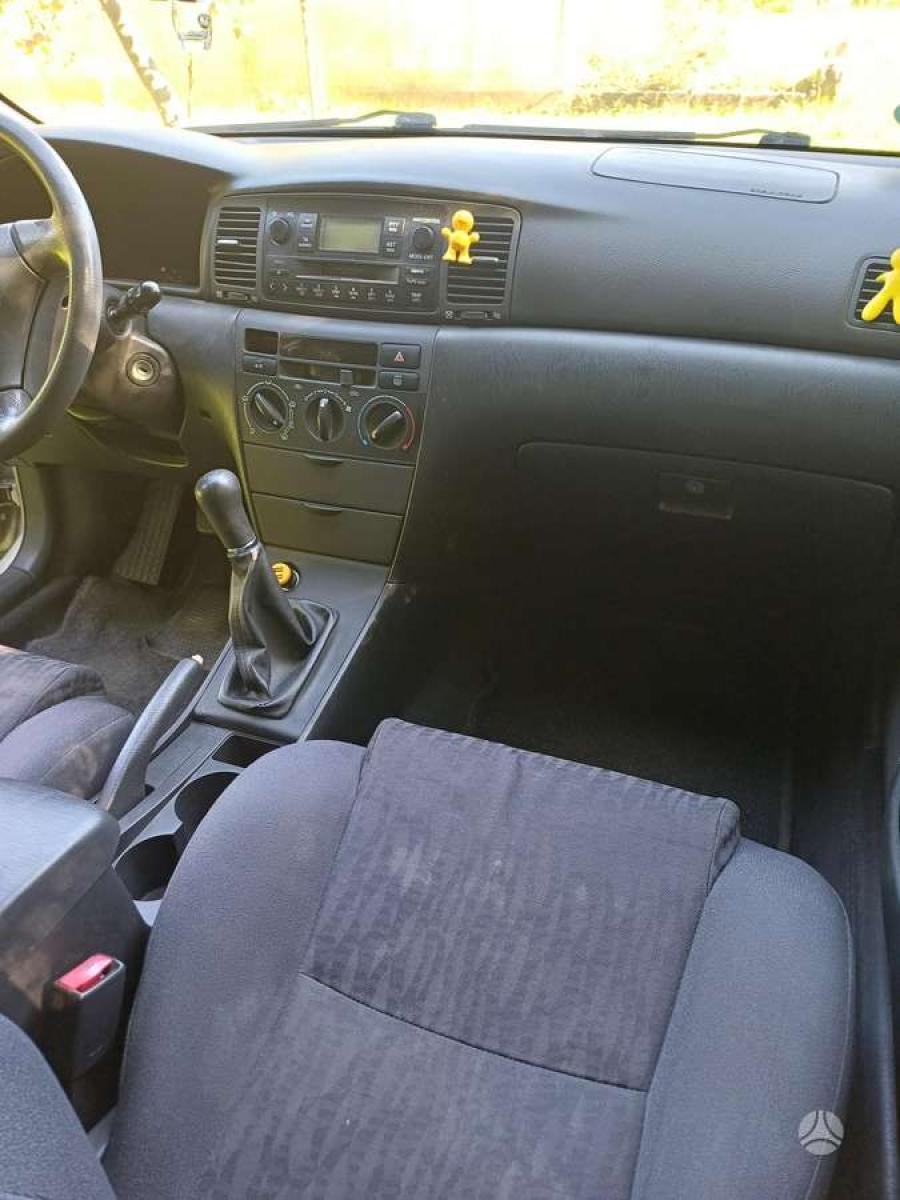 Grey Toyota Corolla 2003 in Vilnius, with an engine capacity of 1.50 L and mileage of 146 thousand km for 1500 €, photo 10 on AUTOMOTO.COM.LV