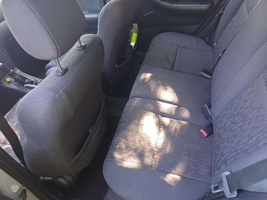 Grey Toyota Corolla 2003 in Vilnius, with an engine capacity of 1.50 L and mileage of 146 thousand km for 1500 €, photo 12 on AUTOMOTO.COM.LV