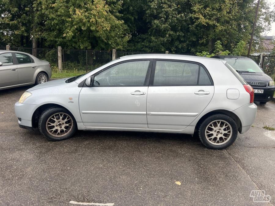 Grey Toyota Corolla 2003 in Siauliai, with an engine capacity of 2.00 L and mileage of 0 thousand km for 1100 €, photo 7 on AUTOMOTO.COM.LV